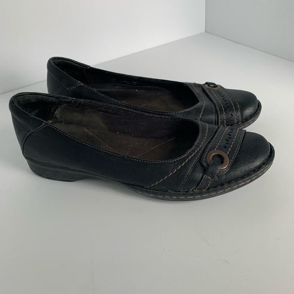 Clarks | Shoes | Clarks Black Flat With Metal Accent Brown Trim | Poshmark